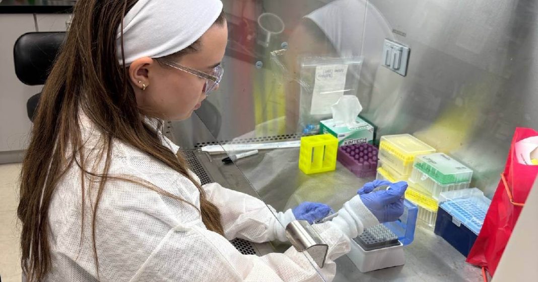 Estudiante puertorriqueña gana premio por su trabajo del dengue